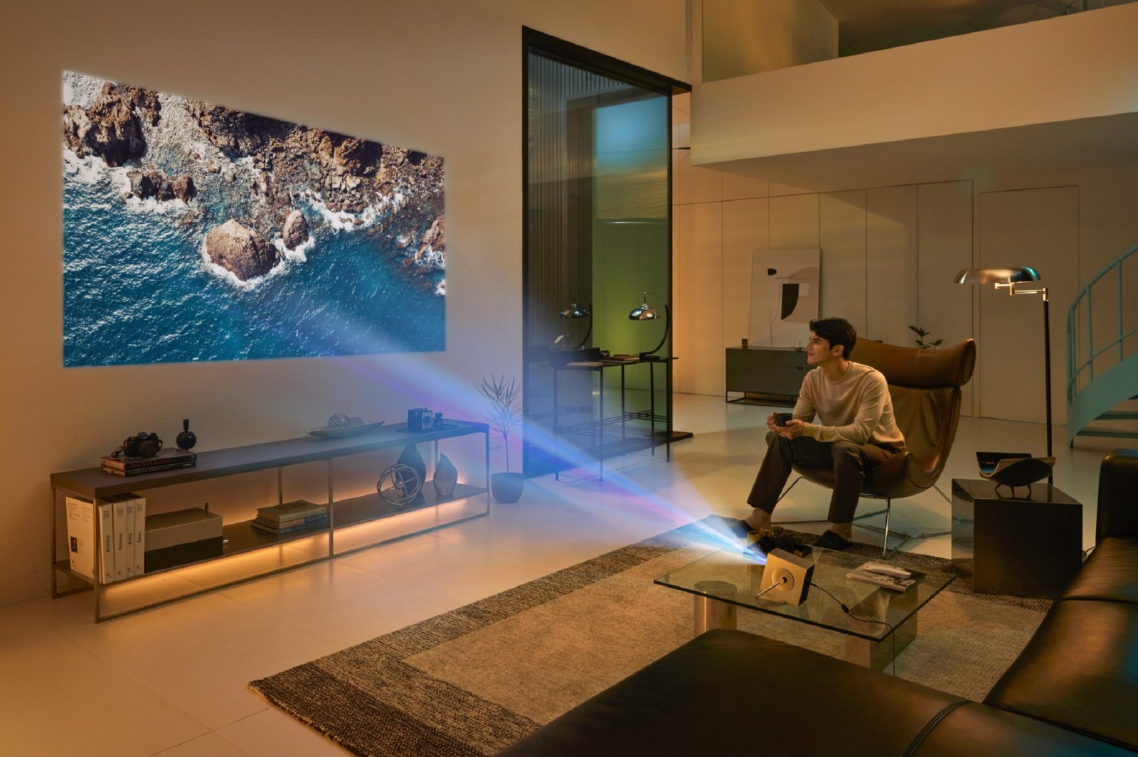 Маленький проектор для большого кино: LG готовит релиз CineBeam Qube ...
