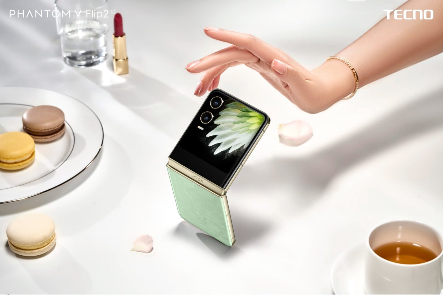 Обзор Tecno Phantom V Flip2 5G (AE11) – самая доступная раскладушка ...