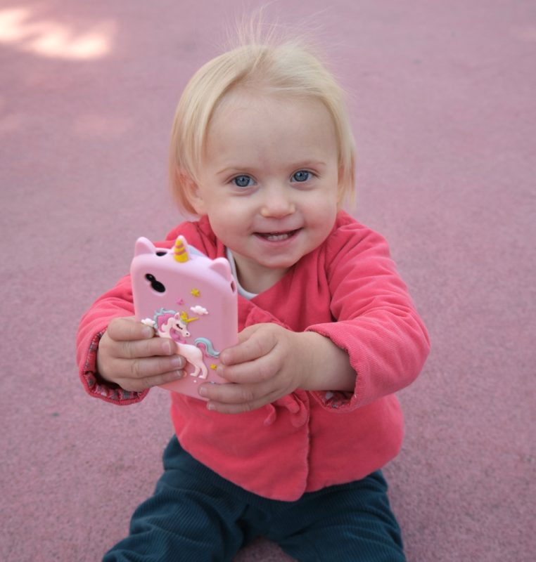 На российский рынок вышел первый детский телефон Elari GamePhone ...